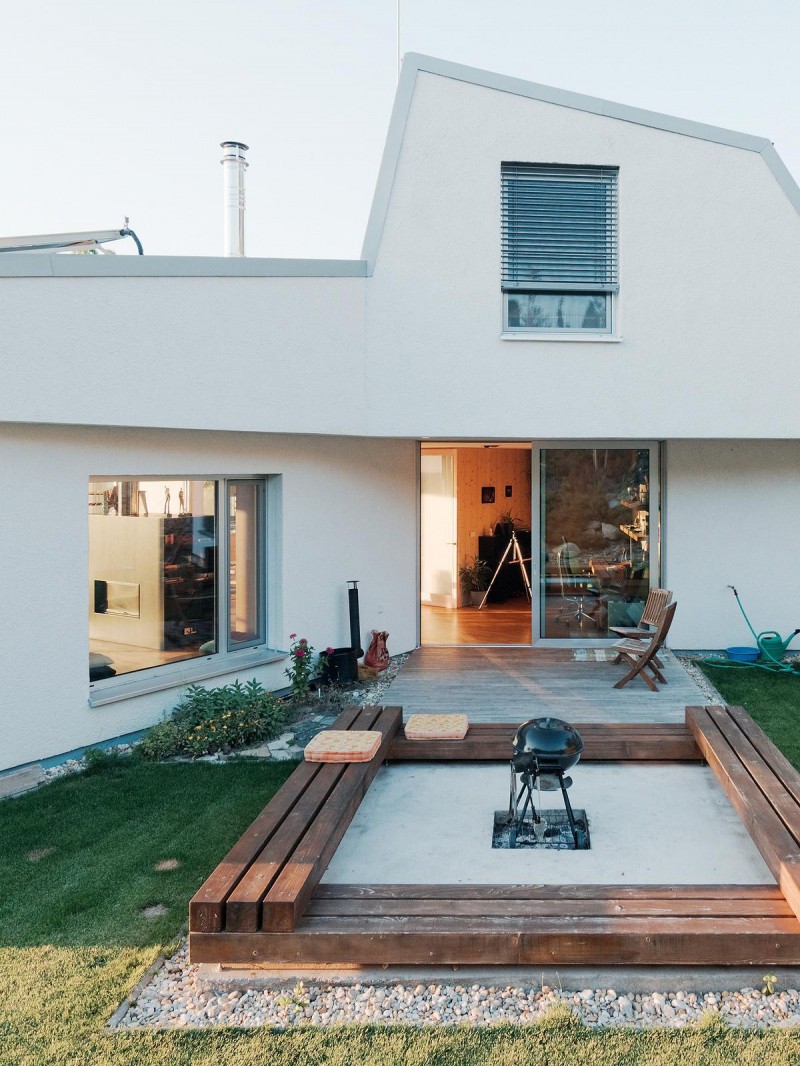 Open Space House + Three Garden Areas by JRKVC - Minimal Architecture ...