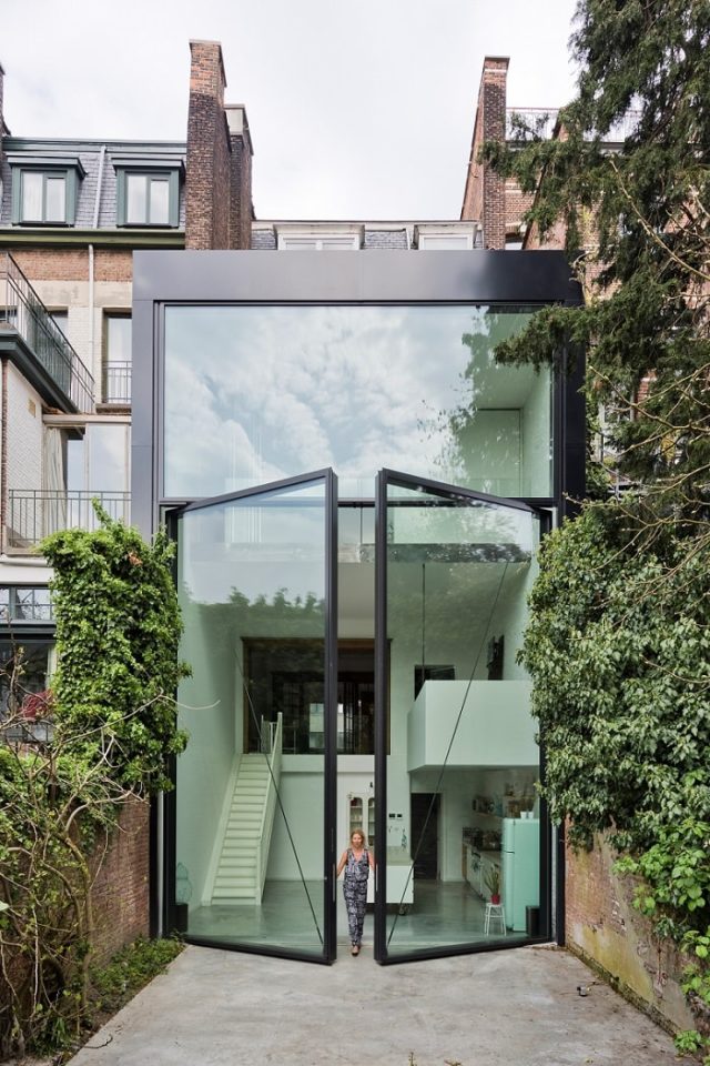 Giant Glass Doors Designed for Antwerp Townhouse - Minimal Architecture ...