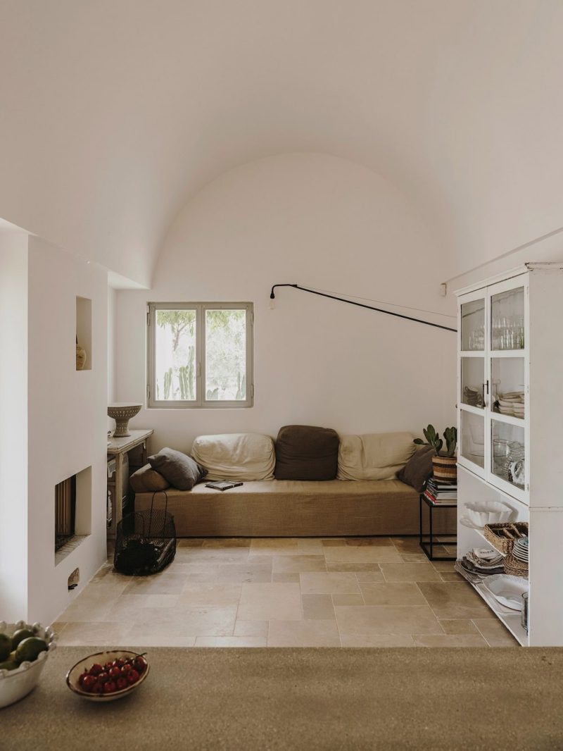 1920s Countryside Villa Renovated by Andrew Trotter - Minimal ...