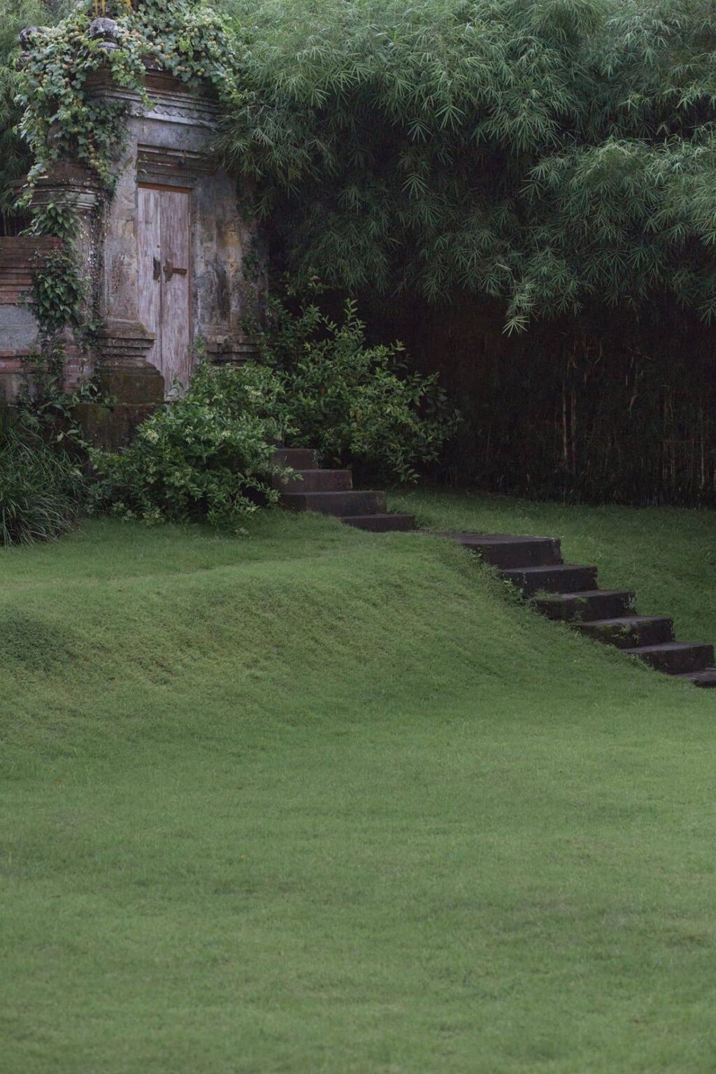 Balinese Wantilan Rumah Purnama in Ubud renovated by Studio Jencquel ...