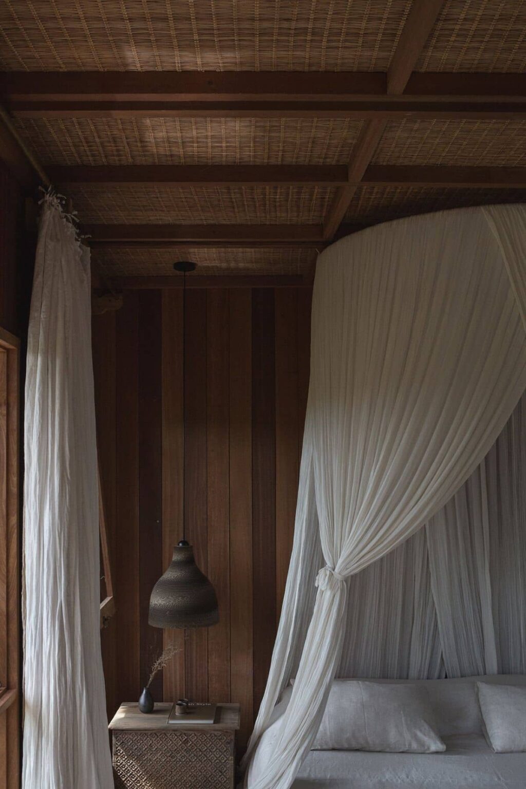 Balinese Wantilan Rumah Purnama in Ubud renovated by Studio Jencquel ...