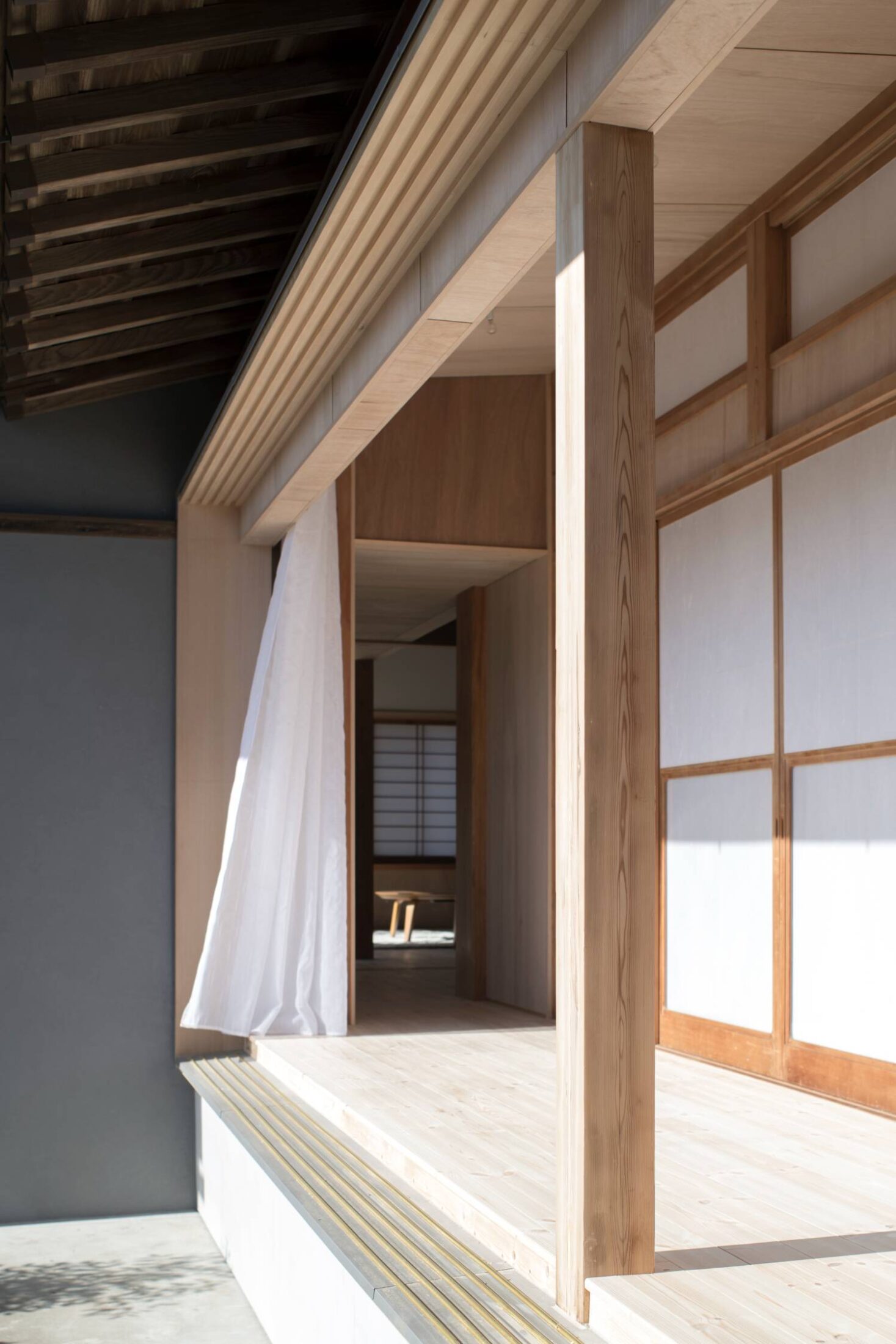 An Old Japanese House Renovation in Sakura by Naoyuki Tokuda - Interior ...
